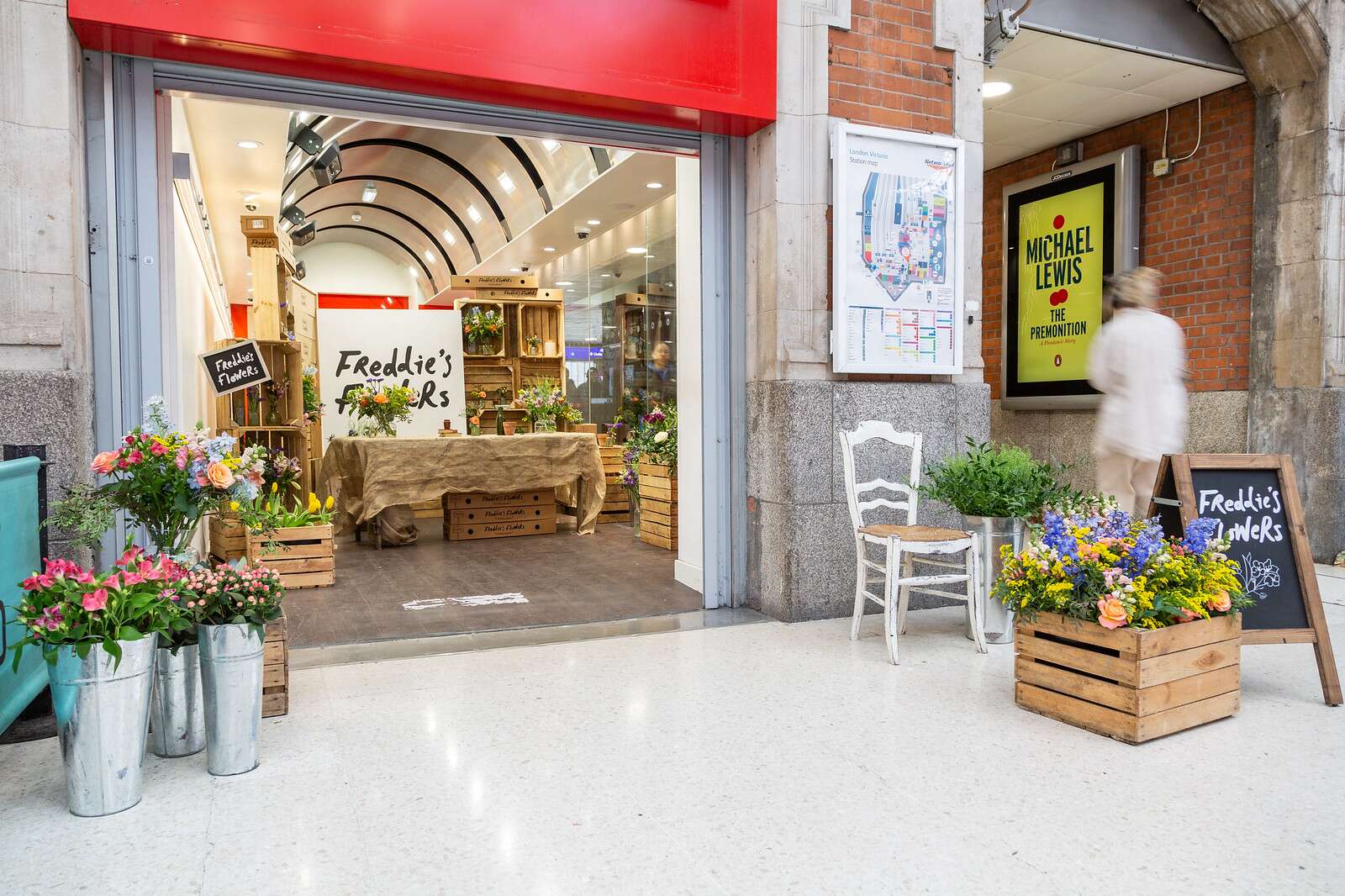 Book Pop-Up Retail Space At UK Train Stations - SpaceandPeople