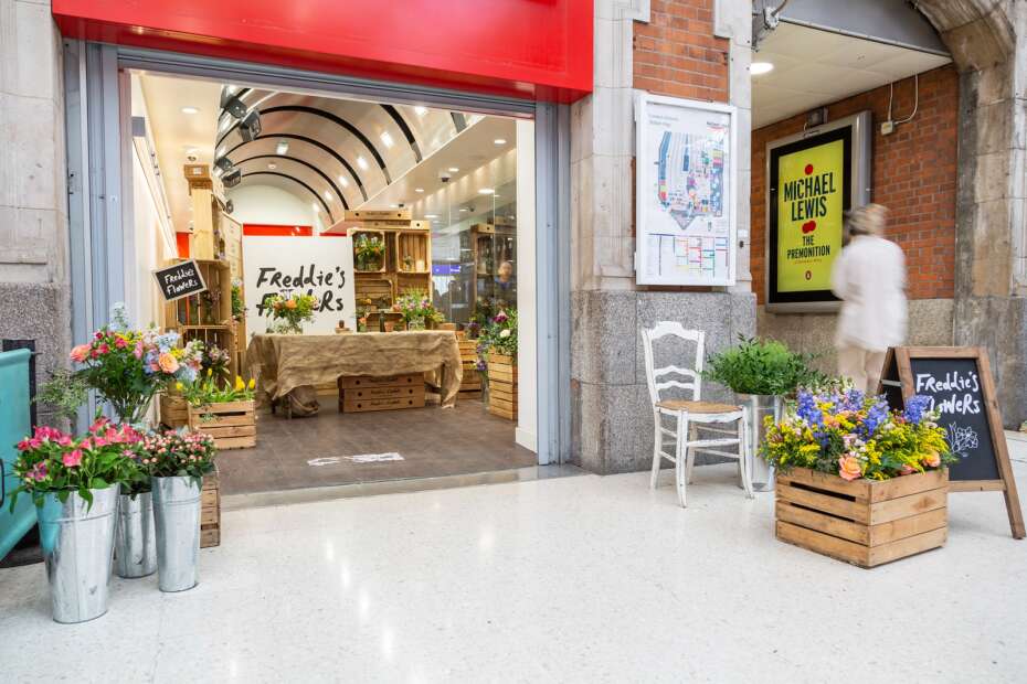 Book Pop-Up Retail Space At UK Train Stations - SpaceandPeople